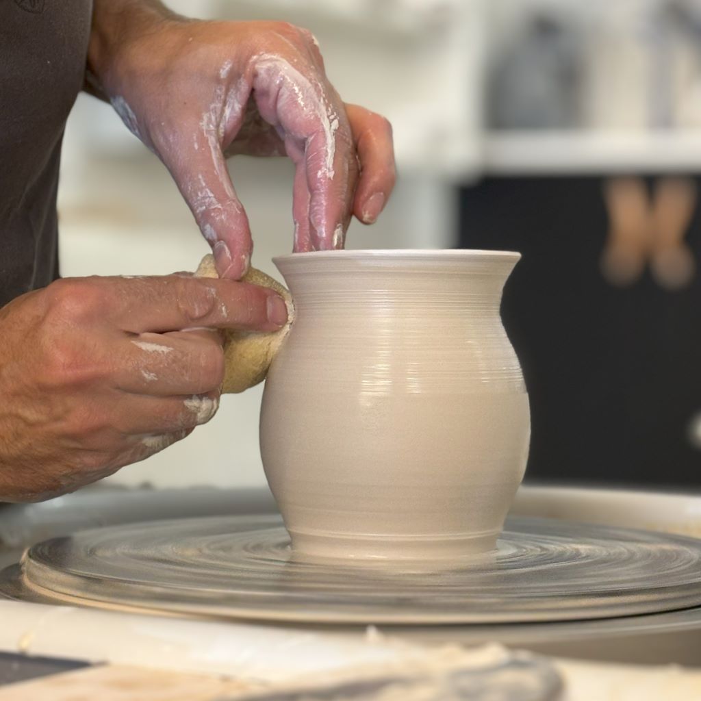 Weekly classes – Throw Clay Studio